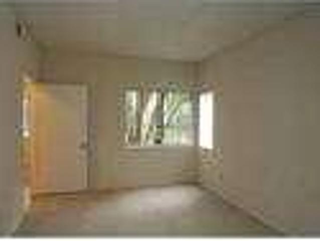 2 bed, 1 bath, safe neighborhood. Pet OK!