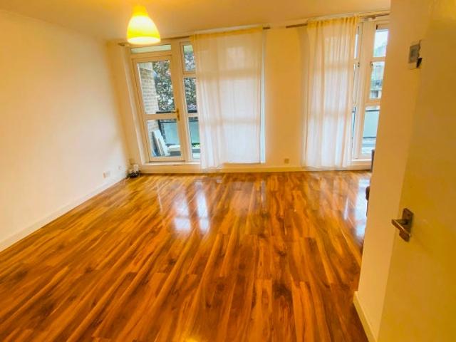 2 Bed 1 Bath Second floor apartment in Sutton SM2