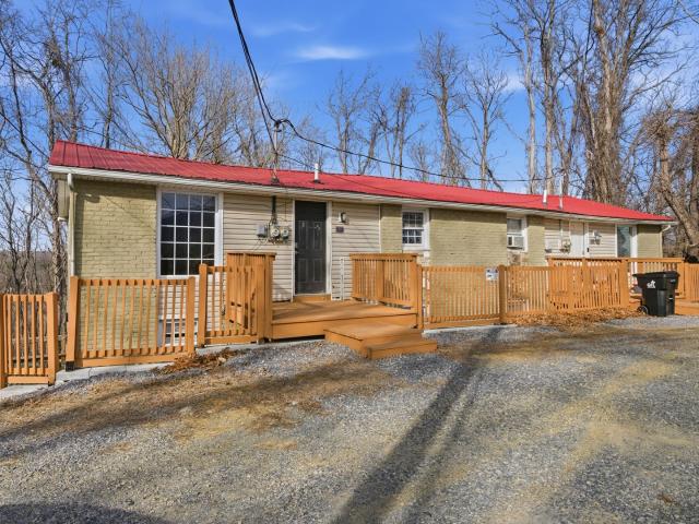 2 Bed / 1 Bath. Off street parking