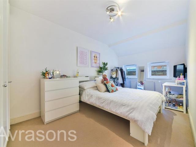 2 Bed, 1 Bath Property For Rent in Brixton Road, Oval, SW9