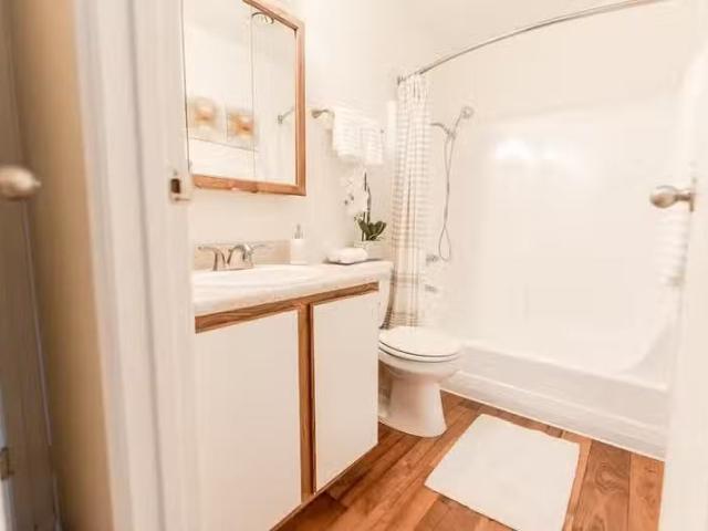 2 Bed 1 Bath Renovated The Lakes at Fife