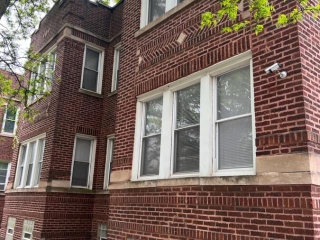 2 Bed 1 Bath with Granite Counters, Hardwood Floors & Washer/Dryer