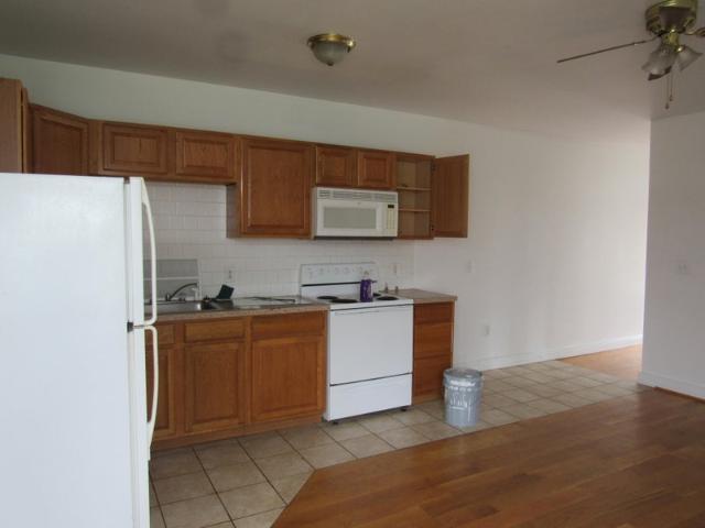 2 Bed/ 1 Bath Unit available with parking