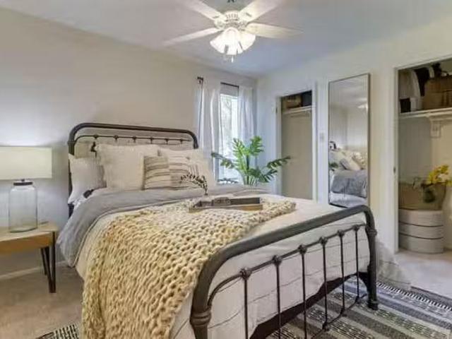 2 Bed 1.5 Bath