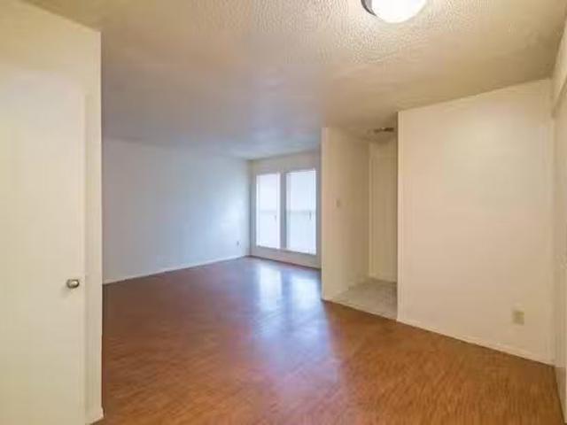 2 Bed 1.5 Bath