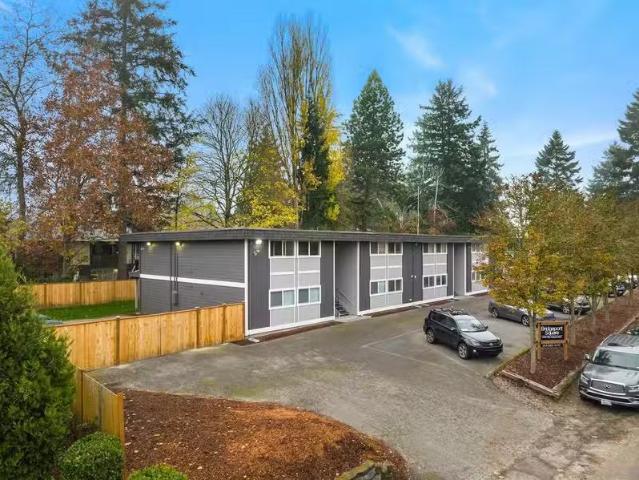 2 Bed / 1.5 Bath Bridgeport Square