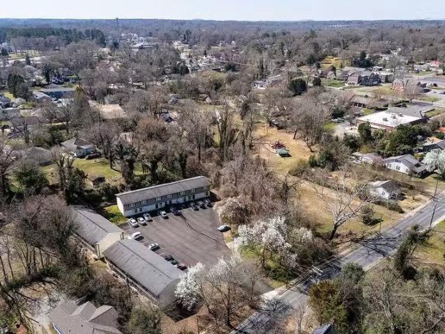 2 bed, 1.5 baths Catawba Avenue