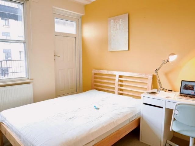 2 Bed / 2 Bath