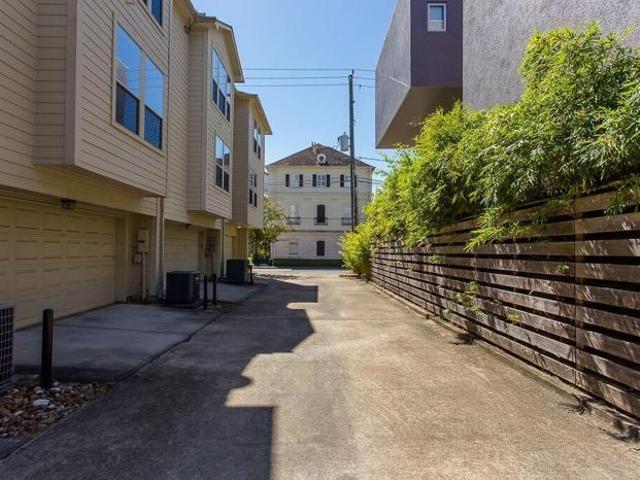 2 Bed 2 Bath Condo 1810 CUSHING ST for sale in Houston, Texas