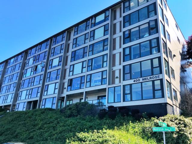 2 bed, 2 bath Condo with Sweeping Views of City and Space Needle!