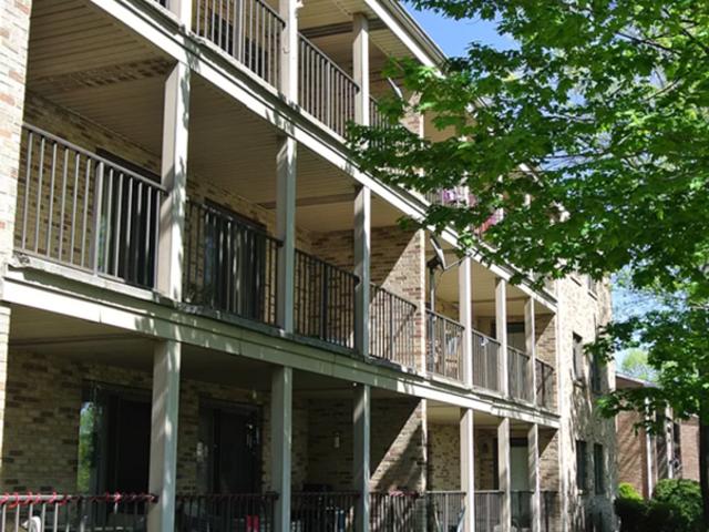 2 Bed, 2 Bath Corner Unit in Oak Park Manor | Prime Lansdale Location |