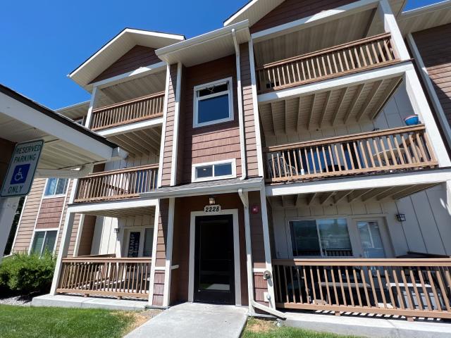2 Bed 2 Bath Baxter Springs Condo with Mountain Views