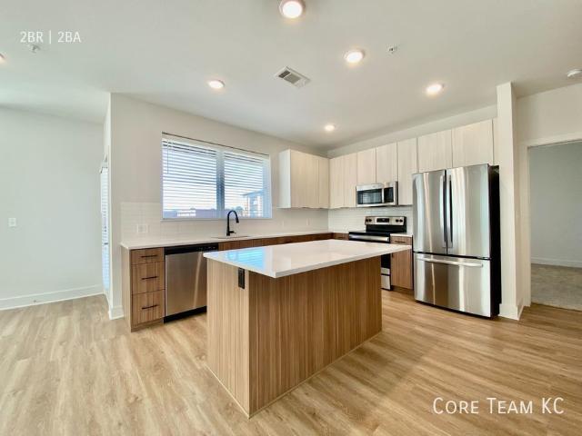 2 Bed, 2 Bath For Rent in New Shawnee Complex