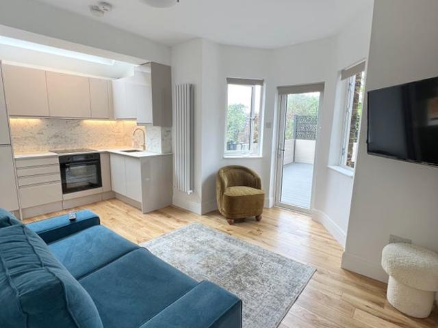 2 Bed 2 Bath Flat in SW2