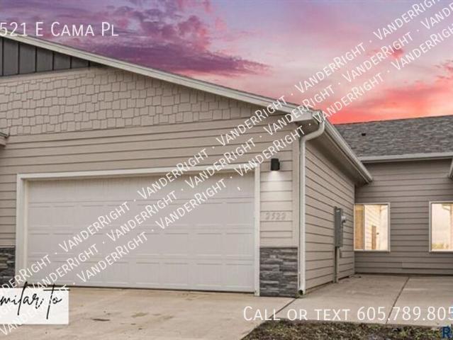 2 Bed, 2 Bath Home with 2 Stall Garage!