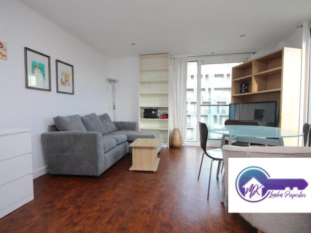 2 Bed 2 Bath in Farringdon Available from June