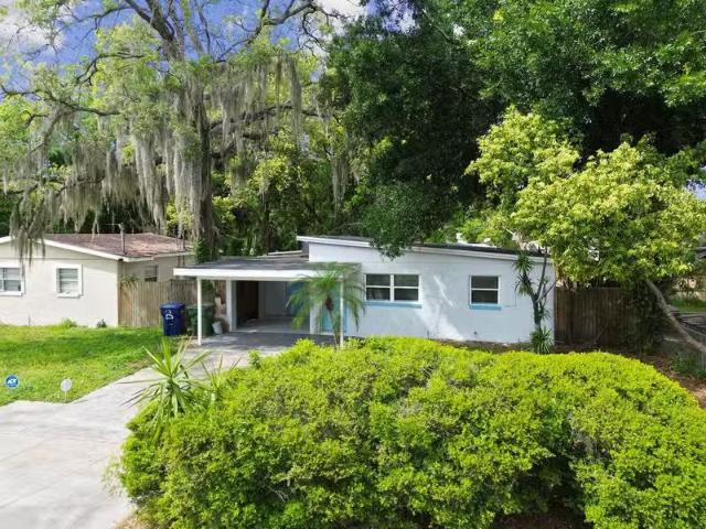 2 bed, 2. bath, with Carport North Tampa Home 1106 E Seneca.