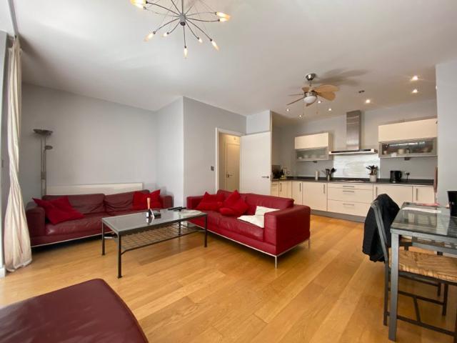 2 Bed | 2 Bath | WIfi+Council tax+Parking free