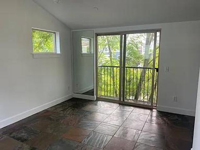 2 Bed 2 Bath Townhome with Parking in Madison