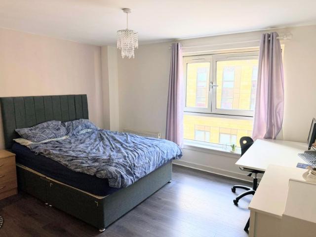 2 Bed 2 Toilets Flat in the center of Glasgow
