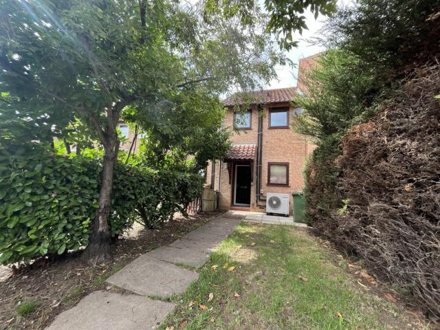 2 bed Terraced To Let