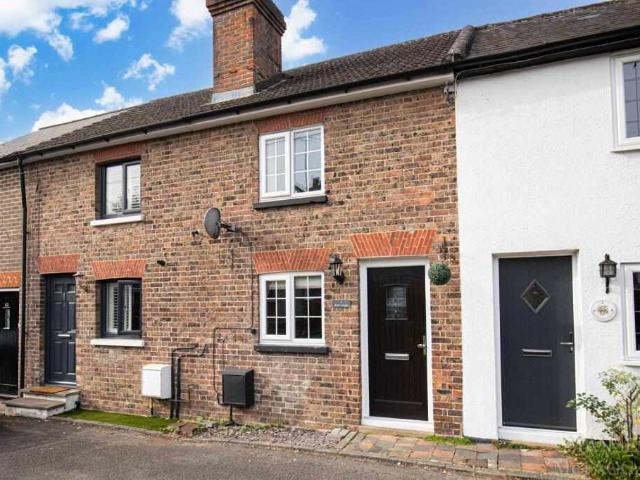 2 Bed, Terraced, Church Road, Crawley, RH10 [INVESTMENT PROPERTY]