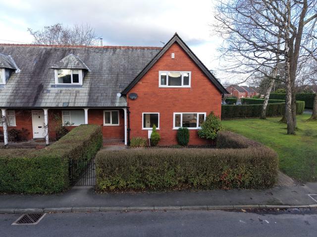 2 bed terraced cottage to rent in The Drive, Old Langho, BB6