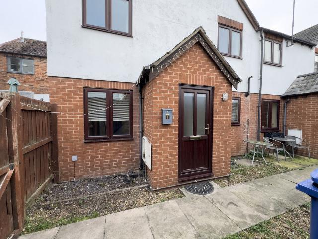 2 bed Terraced House To Let