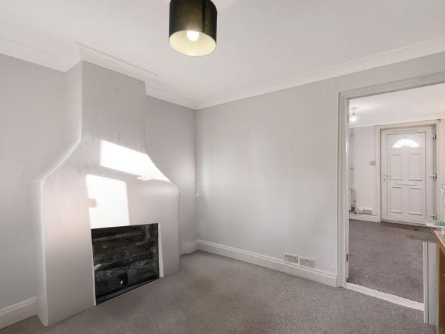2 bed Terraced House To Let