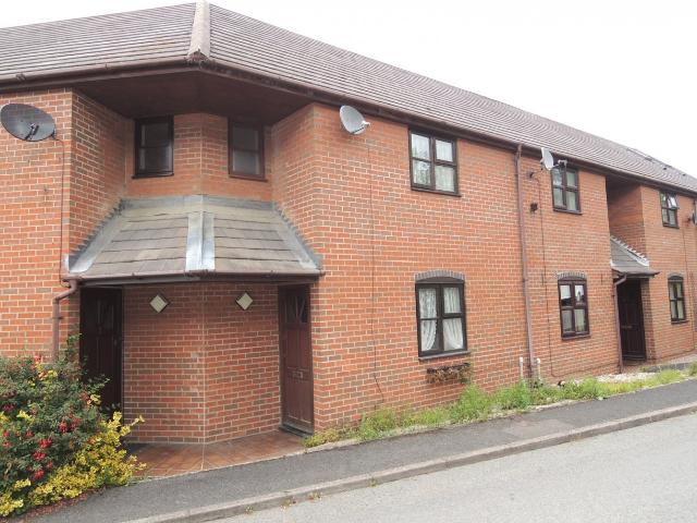 2 bed Terraced House To Let
