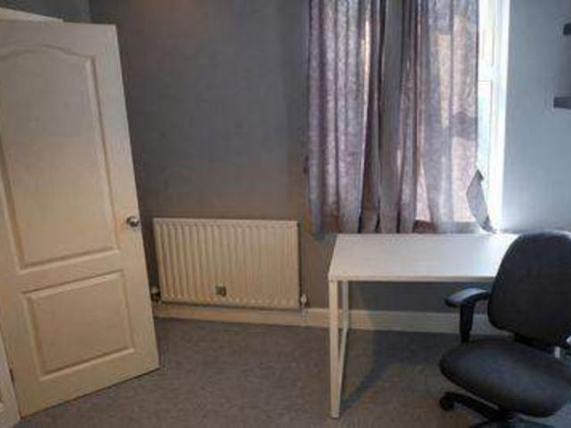 2 bed Terraced House To Let