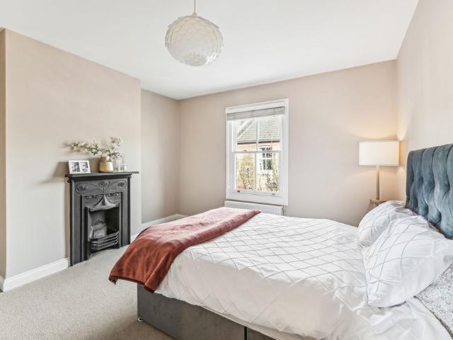 2 bed Terraced House To Let
