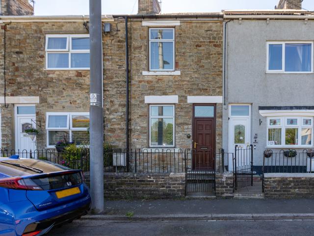 2 bed terraced house to rent in Milton Street, Crook, DL15