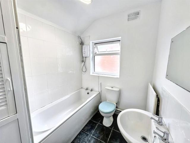 2 bed terraced house to rent in Nottingham Road, Ilkeston, Derbyshire, DE7 5BN