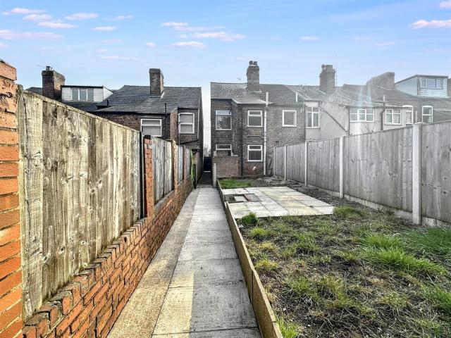 2 bed terraced house to rent in Albany Street, Ilkeston, DE7 5AE