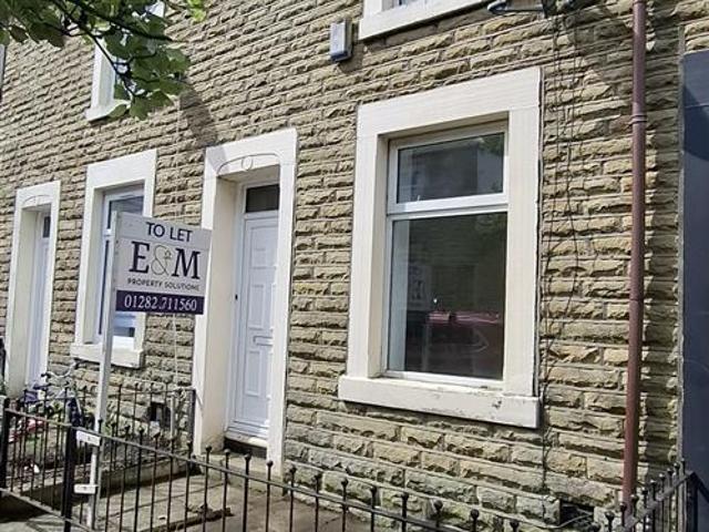 2 bed terraced house to rent in Belfield Road, Accrington, BB5