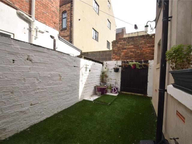 2 bed terraced house to rent in Spring Bank, Scarborough, YO12