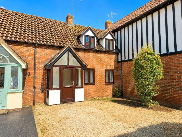 2 bed terraced house to rent in Tudor Court, Noak Bridge, Basildon, Essex, SS15