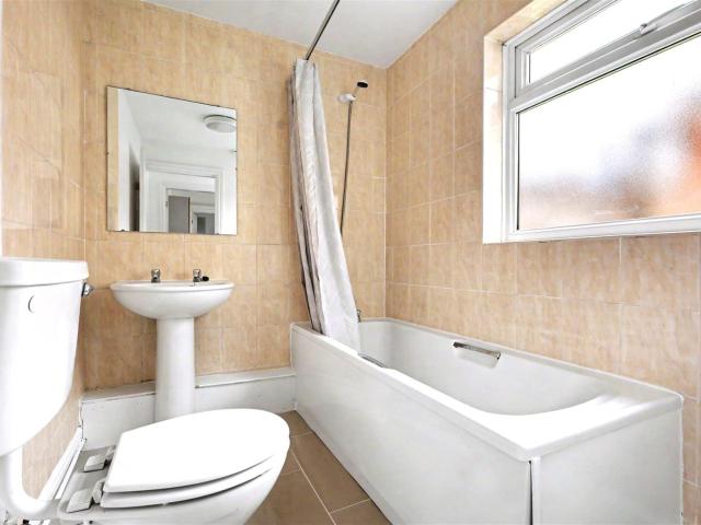 2 bed terraced house to rent in Windermere Road, Nottingham