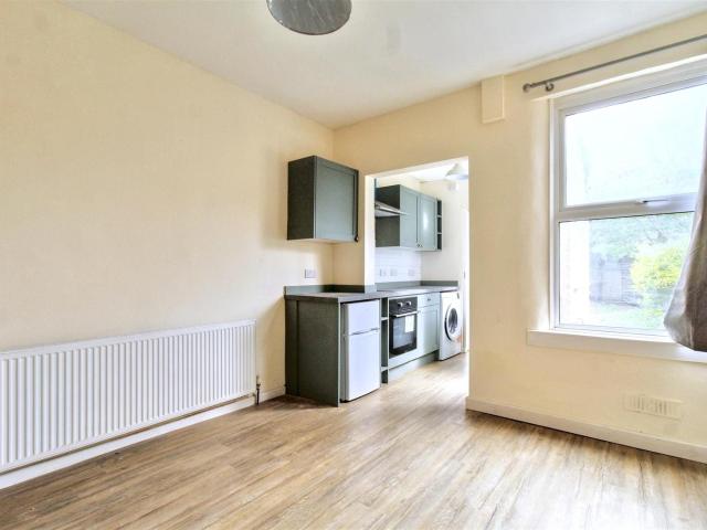 2 bed terraced house to rent in Windsor Street, Beeston, NG9 2BW