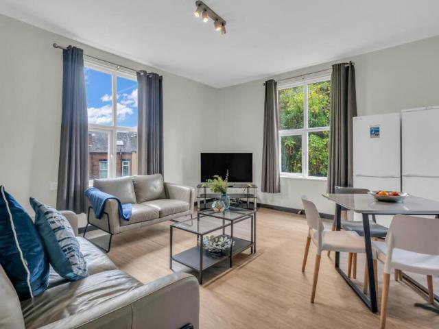 2 bed terraced house to rent Victoria Rd, London CR5