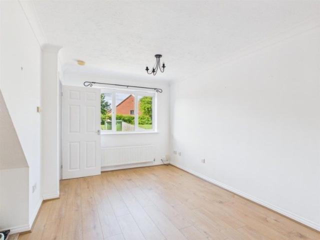 2 BED Terraced House To rent