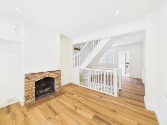 2 BED Terraced House To rent