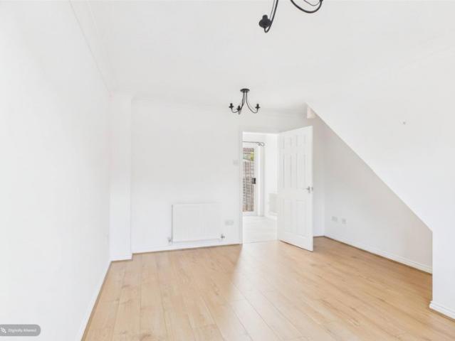 2 BED Terraced House To rent