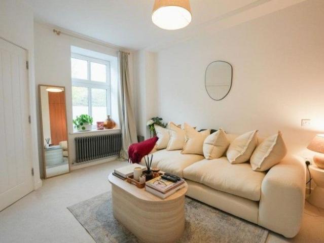 2 BED Terraced House To rent