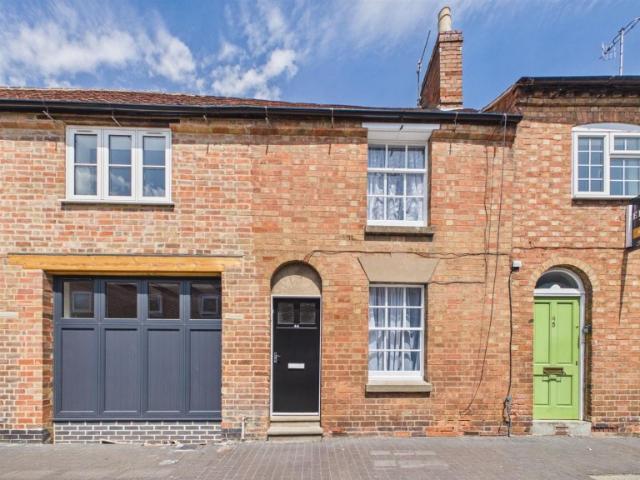 2 BED Terraced House To rent