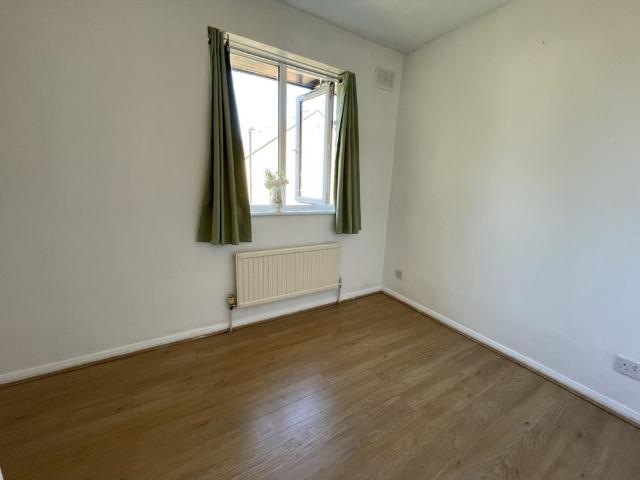 2 Bed Terraced House, Torrington Square, CR0