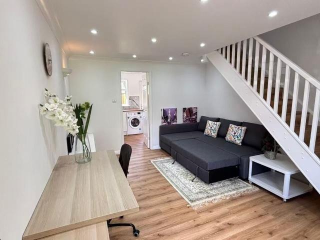 2 Bed Terraced House, Upper Craigour, EH17