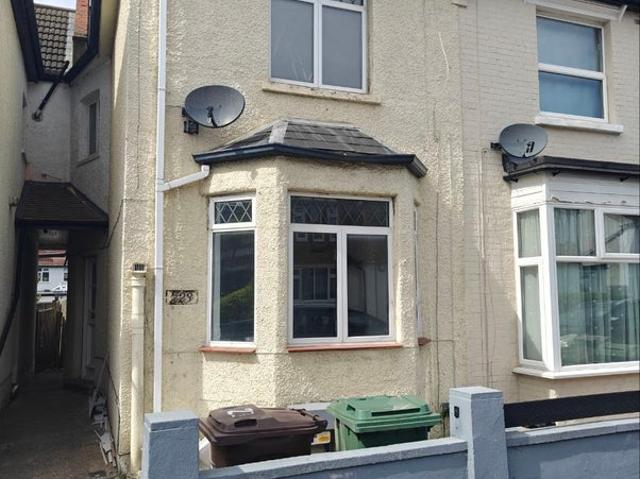 2 Bed Terraced House, Washington Road, KT4