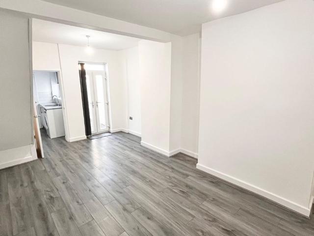 2 Bed Terraced House, Cambria Street, L6